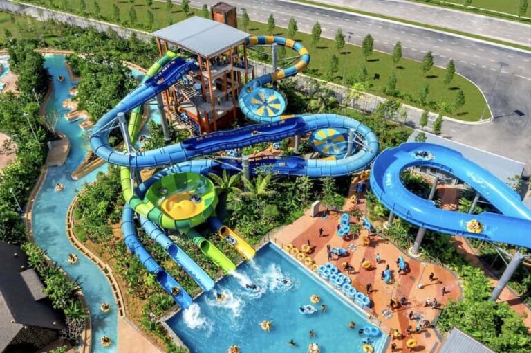 From Kuala Lumpur: SplashMania Waterpark Ticket & Transfer - Who Will Love This Experience?