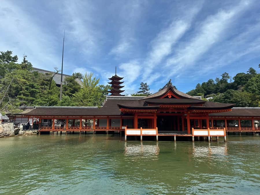 From Kyoto: Hiroshima and Miyajima Day Trip by bullet train - What the Tour Does Well