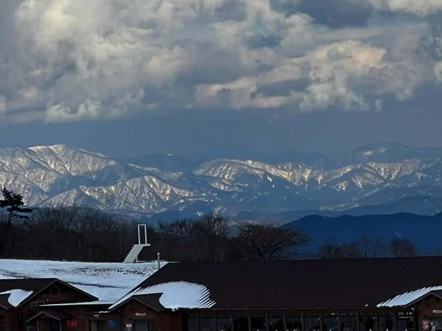 From Osaka or Kyoto: Hakodateyama & Okuibuki Ski 2-Day Trip - Day 2: Powder Snow and Steep Trails at Gransnow Okuibuki