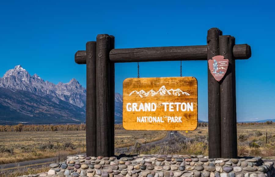 From Salt Lake City: Yellowstone & Grand Teton 5-Day Tour - Deep Dive into the Attractions