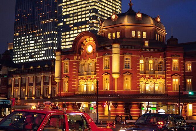 From the Imperial Palace to Odaiba : Time travel to Tokyo - Tokyo Station: A Blend of Old and New