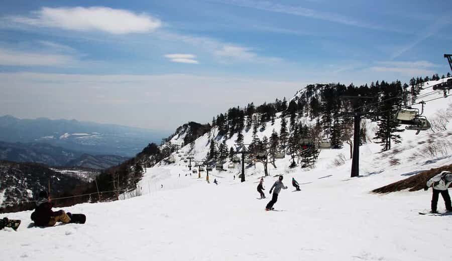 From Tokyo: Kawaba Ski Day Trip with Ski Equipment/Clothing - Exploring Kawaba Ski Resort