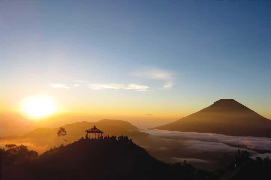 From Yogyakarta: 12-Hour Guided Dieng Plateau Sunrise Trip - Transportation and Group Dynamics