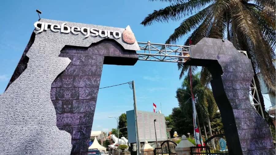 From Yogyakarta: 2 Days Reog Traditional Dance Guided Tour - Transportation & Logistics: Why They Matter