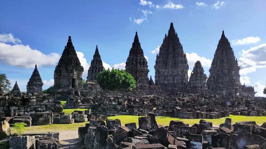 From Yogyakarta: Prambanan Temple Guided Tour - A Closer Look at the Prambanan Guided Tour