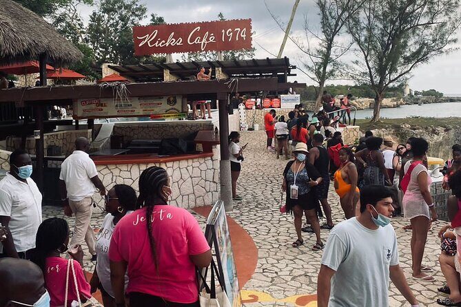 Full-Day Combo Tour Seven Mile Beach and Ricks Cafe - FAQ