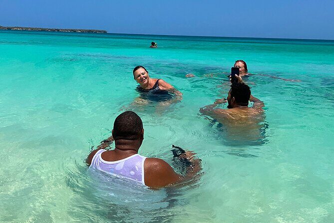 Full Day Private Tour Bahía de las Aguilas and Hoyo Pelempito - Who Will Love This Tour?