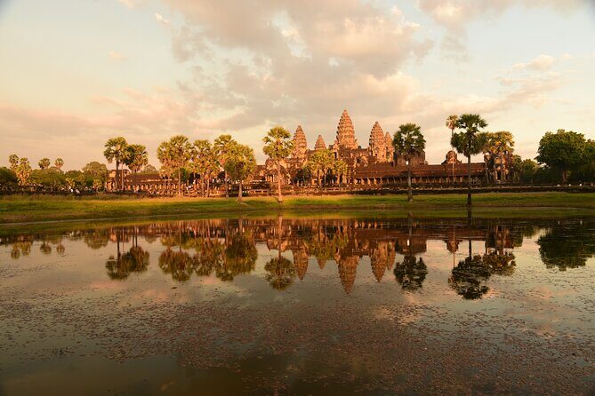 Full-Day Private Tour of Angkor Wat with Pick Up - Detailed Breakdown of the Itinerary