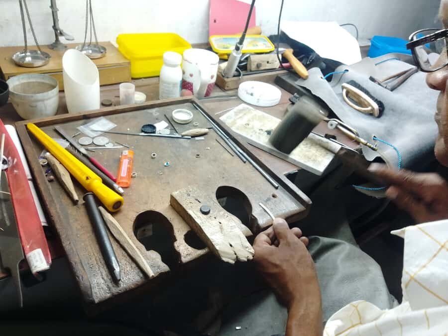 Galle: Jewelry Workshop - Craft Silver Ring with Gemstone - An in-depth look at the jewelry workshop experience