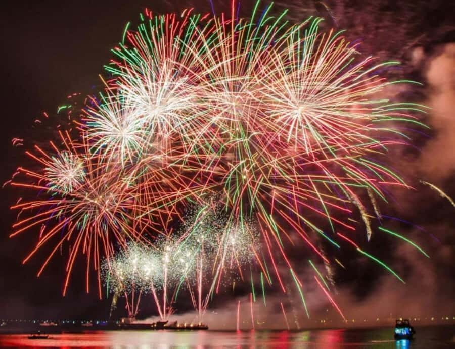 Gananoque: 1000 Islands Fireworks Cruise - Onboard Facilities and Amenities