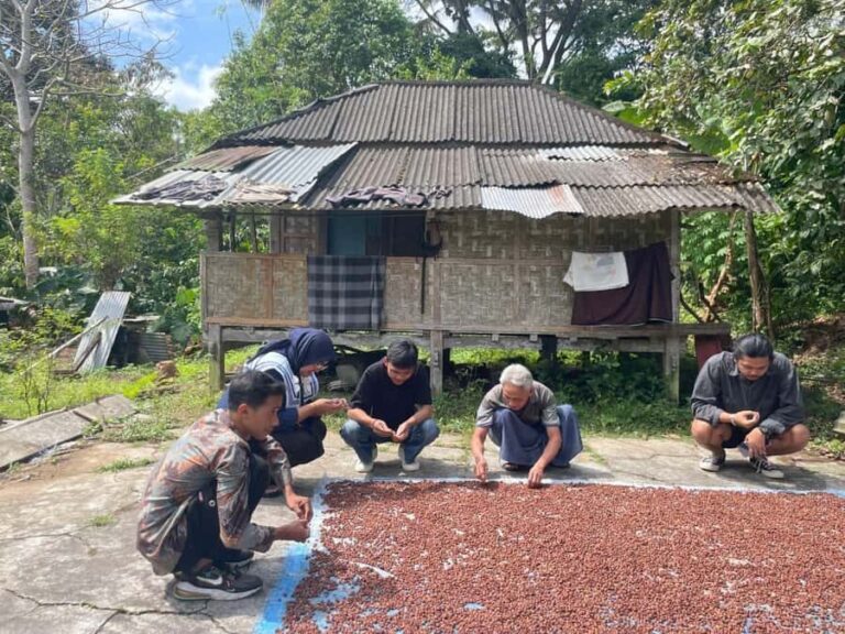 Gangga Village Walking Tour & Kertagangga Waterfall Lombok - Detailed Breakdown of the Itinerary