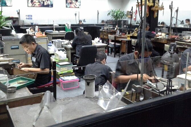 Gems Gallery Chiang Mai with Round Trip Hotel Transfers - Exploring the Gemstone Experience in Chiang Mai