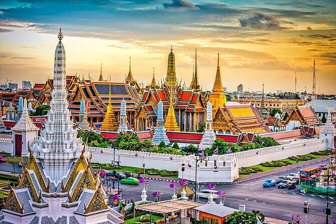 Grand Palace Walking Tour Experience - The Experience of a Guided Tour