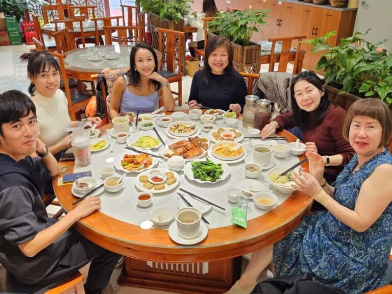 Guangzhou: Cantonese Dinner& Chinese Tea Ceremony with Local - Why This Experience Works