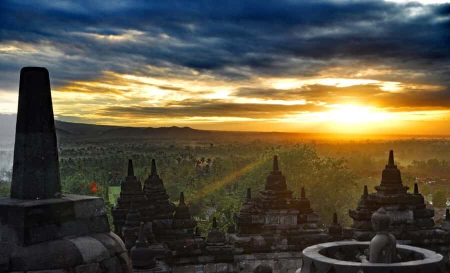 Guaranteed Borobudur Climb, Prambanan, and Entry Tickets - What Makes This Tour Stand Out?
