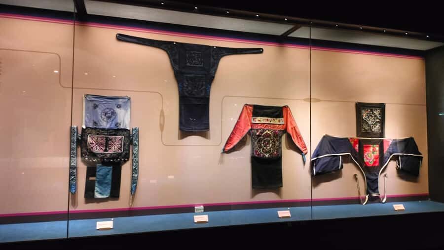 Guilin: Elephant Trunk Hill, Ludi Rock, & Museum Tour - Deep Dive into the Itinerary