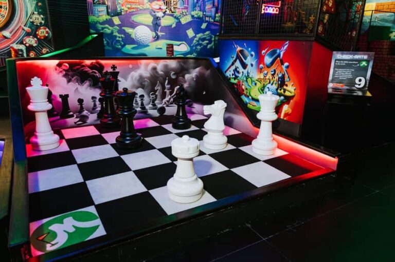 Gurgaon: Indoor Mini Golf Madness Ticket - The Experience in Detail