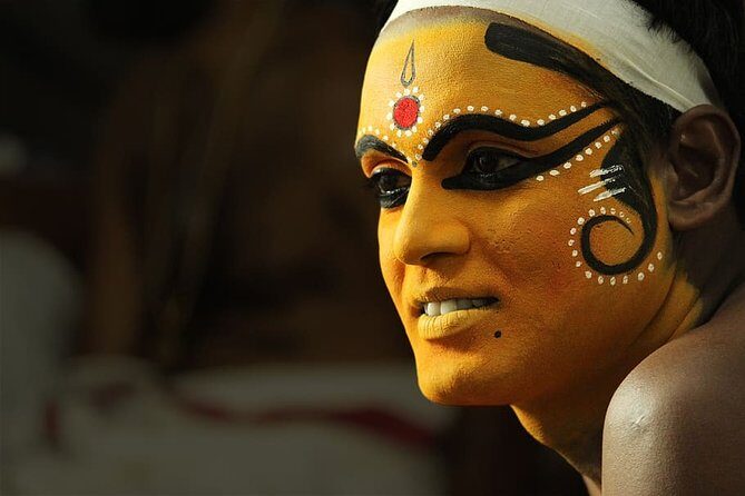 Half Day Kochi City Tour, a Kathakali Classical Dance Performance and Dinner - Transport, Comfort, and Practicalities