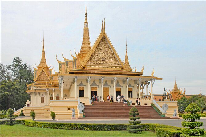 Half Day Private Tour in Phnom Penh with An Expert Guide - Detailed Breakdown of the Itinerary