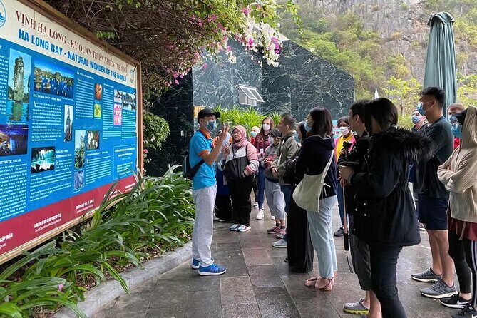 Halong Bay Day Cruise Trip: Thien Cung Cave & Kayaking - Visiting Thien Cung Cave