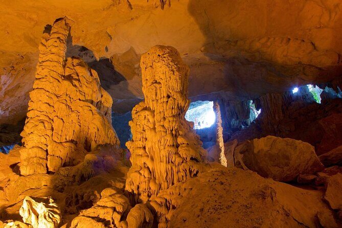 Halong Bay Luxury Day Cruise from Hanoi - The Voyage Begins: Passing Through the Bay