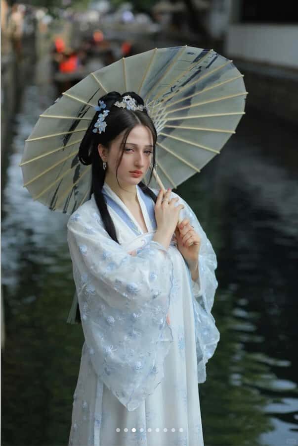 Hangzhou: Traditional Makeover & Photoshoot Experience - The Meeting Point and Logistics