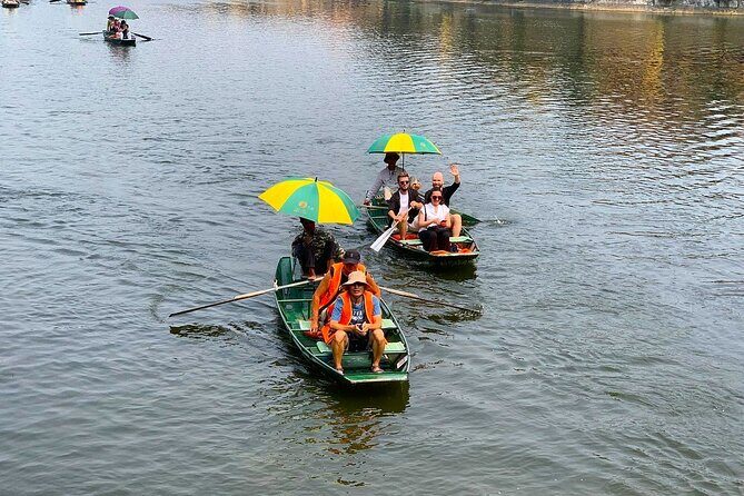 Hanoi: Deluxe Tour to Hoa Lu Ancient Capital, Tam Coc Boat Trip - Transportation and Group Size