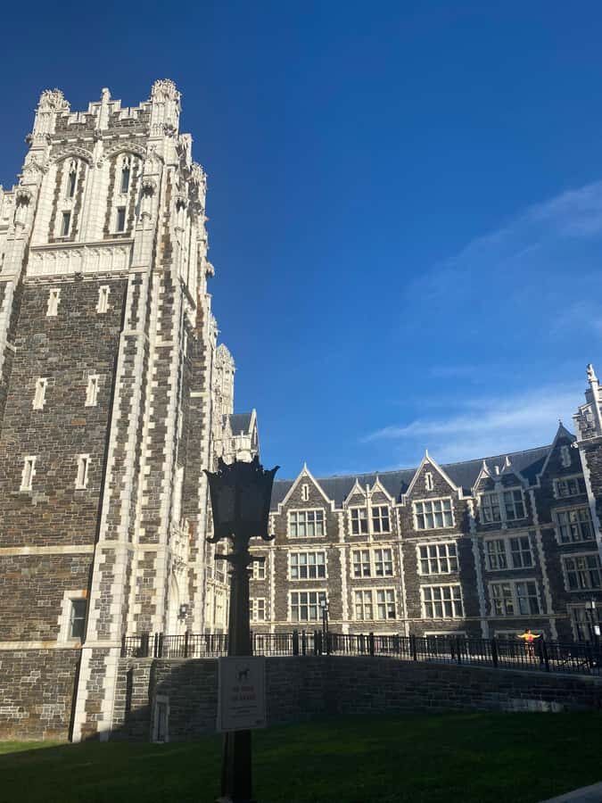 Harlem walking tour in French and Gospel Mass in a small group - Attending an Authentic Gospel Mass