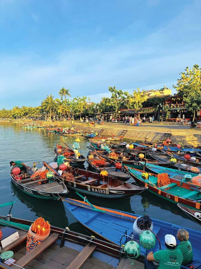 Hoi An: Hoai River Boat Trip by Night with Release Lantern - The Experience Itself: What to Expect