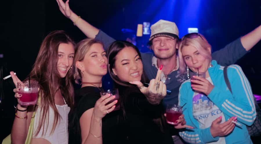 Hong Kong: #1 Pub Crawl! 3 Bars & FREE CLUB ENTRY - The Highlights and Potential Drawbacks