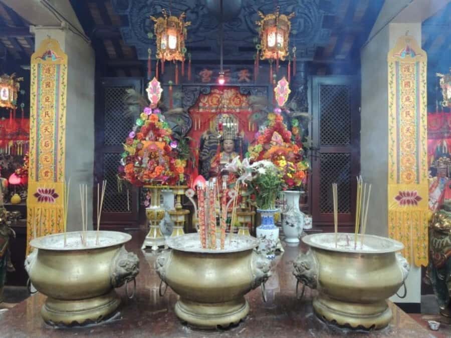 Hong Kong: Chinese New Year Tour with Parade Show and Dinner - The Food Experience: Michelin-Starred Dim Sum