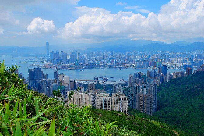 Hong Kong : Must-See Attractions Walking Tour With A Guide - Why This Tour Works Well