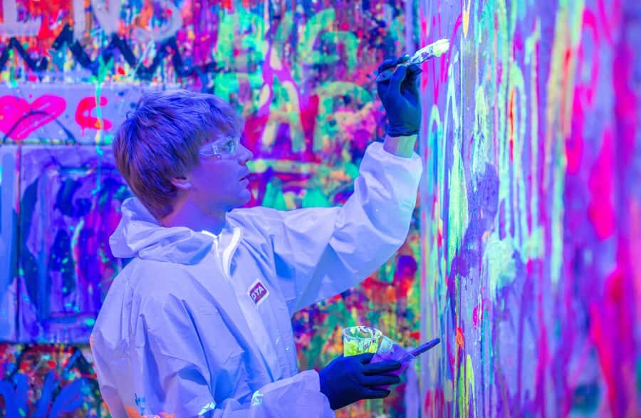 Houston: Private Paint Therapy Experience (Neon Light) - What to Expect at This Neon Paint Party