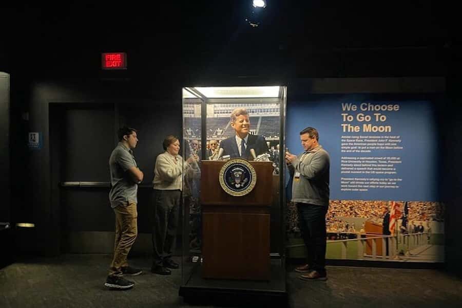 Houston Space Center Ticket With NASA Expert Guide - How Does This Tour Compare in Value?