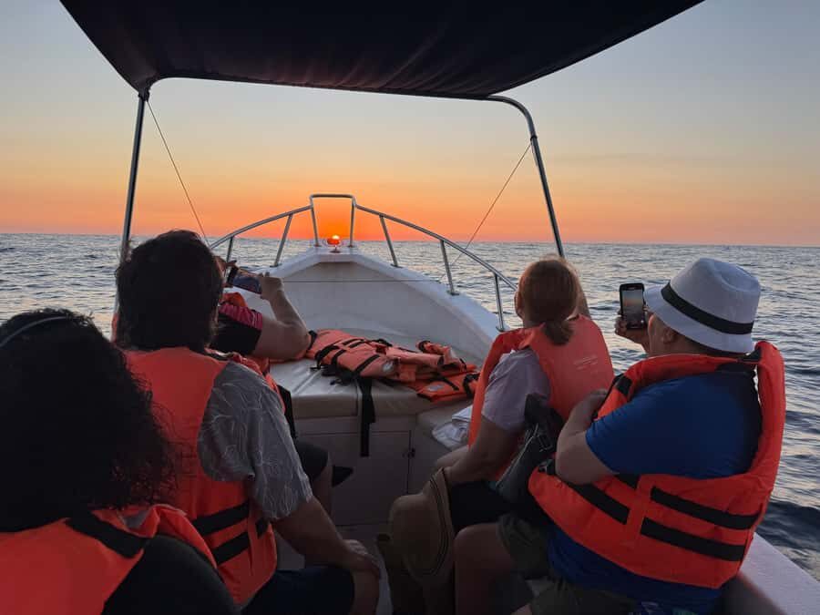 Huatulco: Sail at dawn and watch the marine life - The Experience of a Private Boat