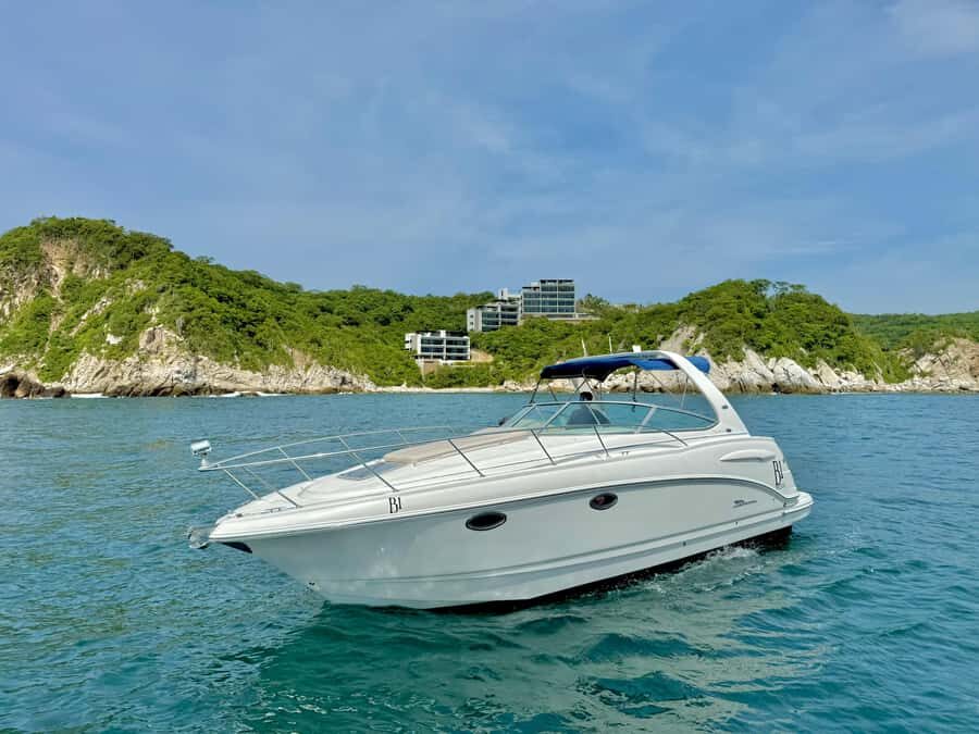 Huatulco: Sunset Yacht Cruise with drinks - Who Should Consider This Tour?