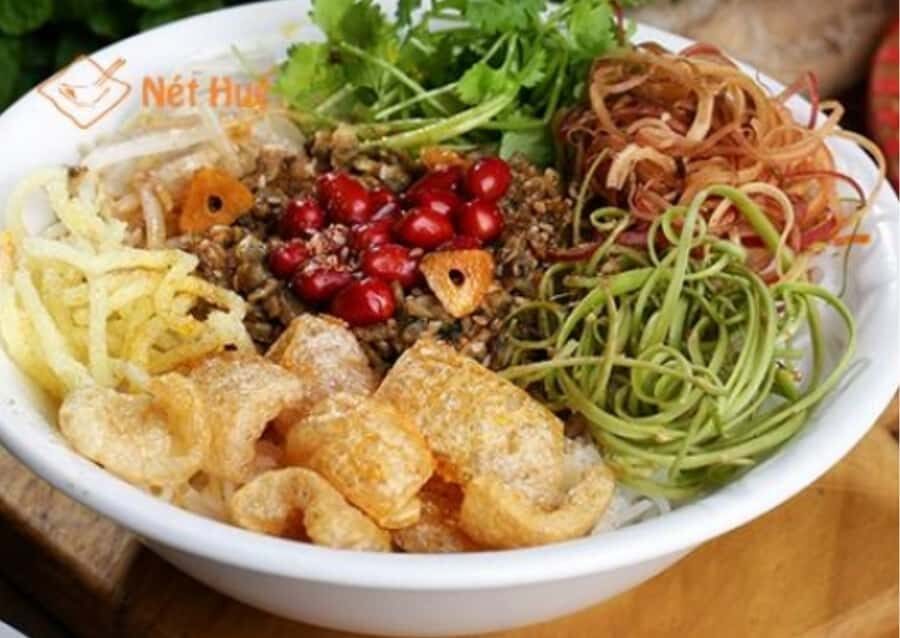 Hue Street Food Walking Tour with Local Dishes - The Flow and Atmosphere of the Tour