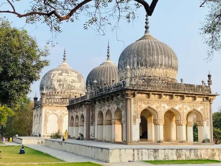 Hyderabad: Charminar, Golconda Fort & Qutub Shahi Tombs Tour - Deep Dive into the Itinerary