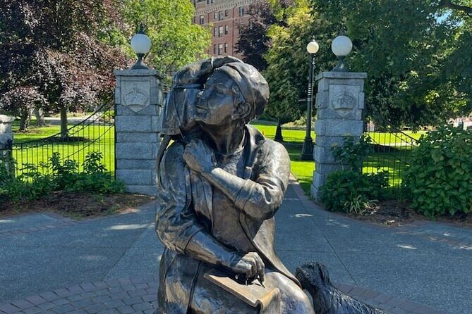 Iconic & Obscure Walking Tour in Victoria - The Experience: What You Can Expect