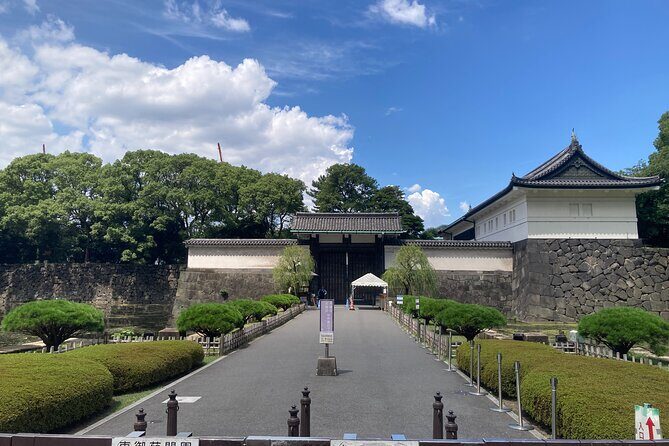 Imperial Palace Historical Walking Tour with an expert guide - Who Should Consider This Tour?