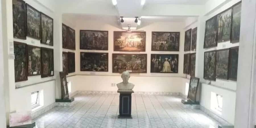 Imphal: Guided Same Day City Tour with Loktak Lake and Lunch - The Buzz of Ima Keithel Market