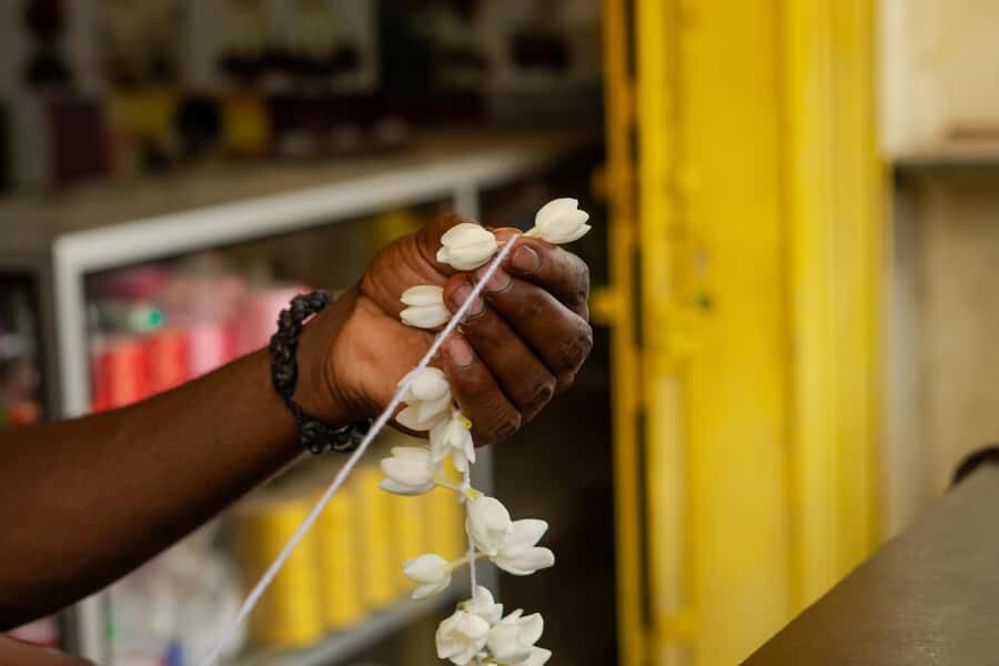 Jaffna: Garland Making and Temple Visit with Guide - What the Experience Feels Like