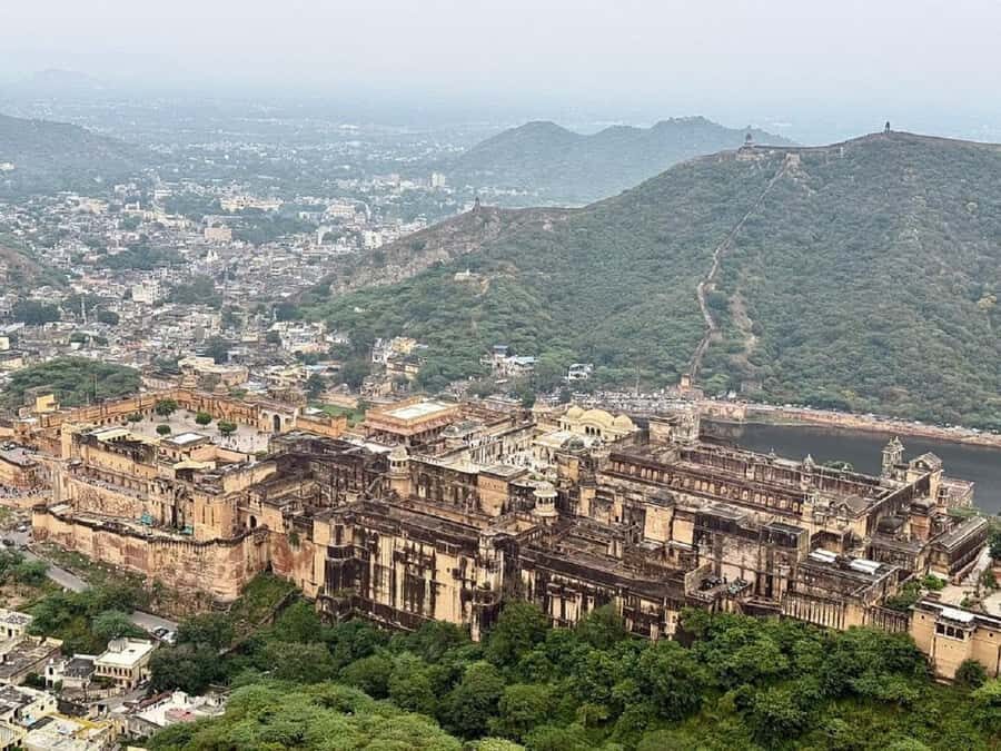 Jaipur: Royal Delights AC Car Sightseeing with Guide - Breakdown of the Itinerary