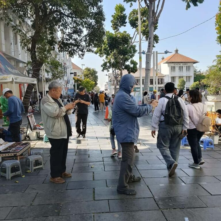 Jakarta City Tour With Local Guide All Languages - Who Should Consider This Tour?