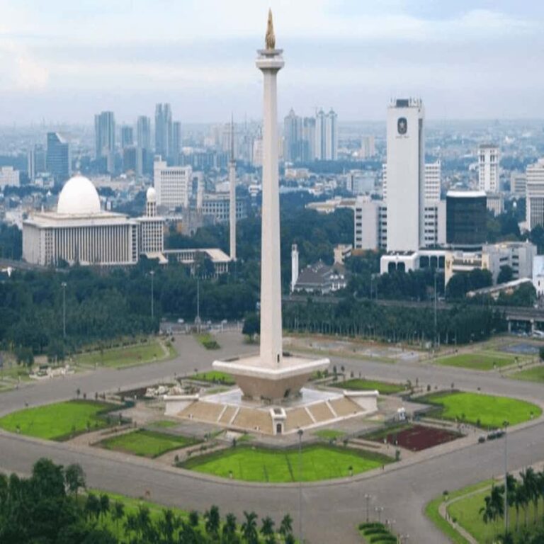 Jakarta: Private Guided Tour with a Local - Iconic Landmarks and Cultural Highlights