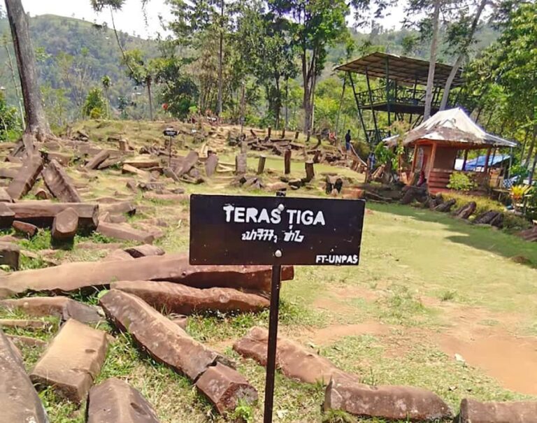 Jakarta Private Tour : Situs Gunung Padang - Who Will Love This Tour?