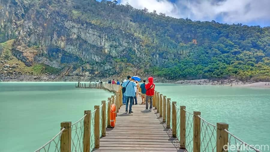 Jakarta Tour: White Crater, Pinisi Resto , Tea plantation - What Makes This Tour Stand Out