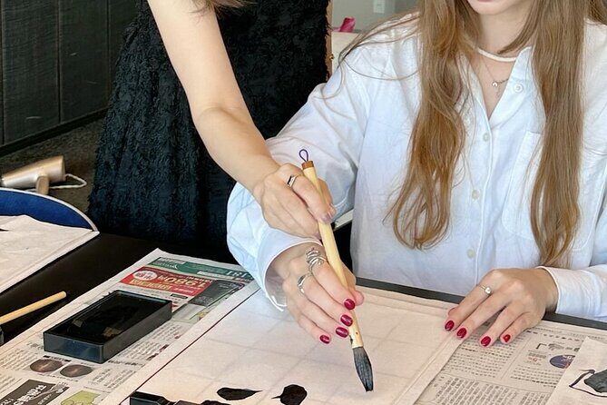 Japanese Calligraphy Experience at Shodo Salon in Toyosu - The Instructor: Experienced and Fluent in English