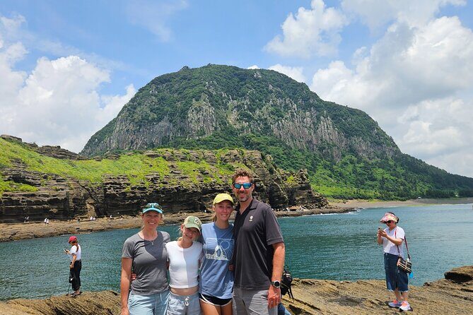 Jeju West Small Group Tour with Lunch and Tangerine Picking - Frequently Asked Questions