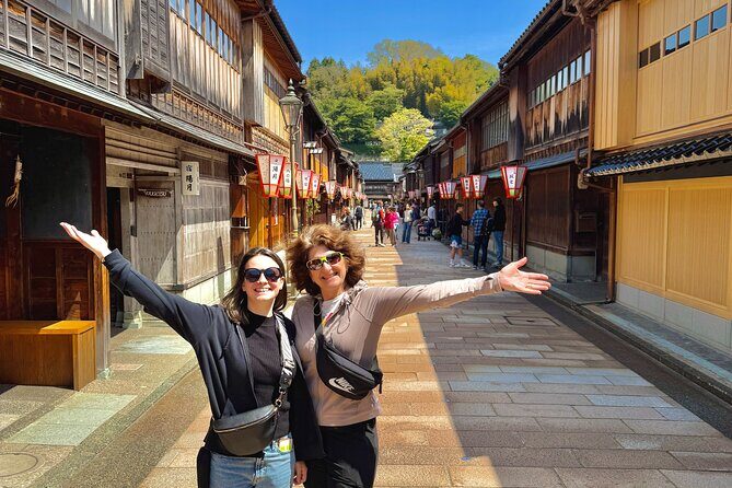 Kanazawa Full Day Private Tour to Top Highlights with Local Guide - What Makes This Tour Stand Out?